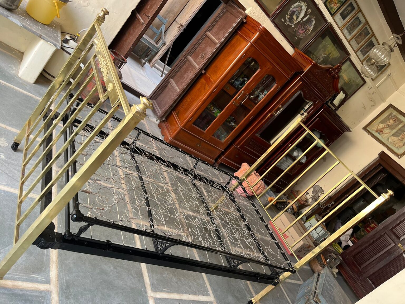 Antique Brass Bed (Pittal Ka Palang) - Unique Antique Collection